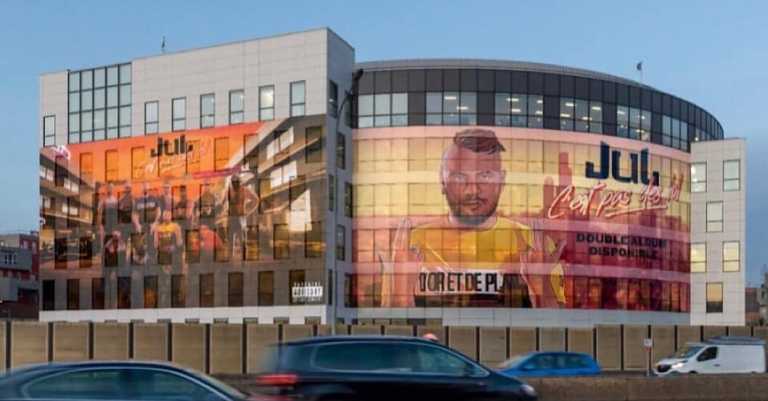Jul s’offre la plus grande affiche de France pour faire sa promo ! (Photos)