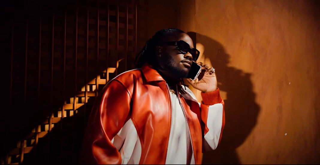 DAVY ONE – HOTEL ROOM 22